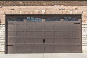 6 Styles of Garage Doors with Windows (30+ Pictures)
